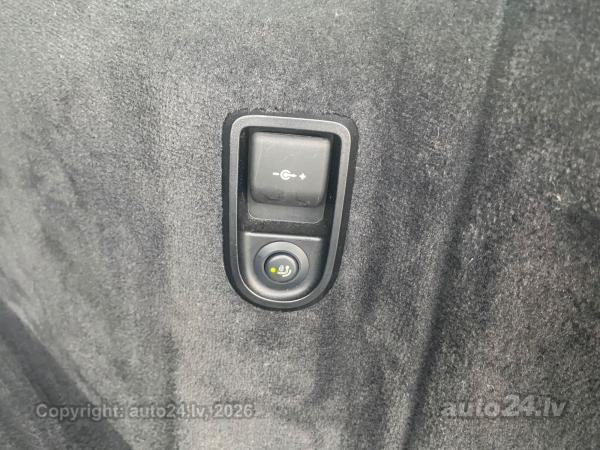 Black BMW 5 Series 2019 in Tallinn, with an engine capacity of 3.00 L and mileage of 181 thousand km for 23500 €, photo 10 on AUTOMOTO.COM.LV