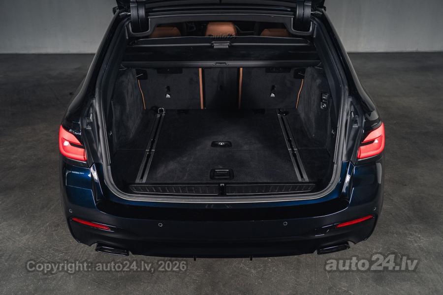 Melns BMW 5 Series 2020 Tallina, ar dzinēja tilpumu 3.00 L un nobraukumu 152 tūkst. km par 35990 €, foto 12 vietnē AUTOMOTO.COM.LV