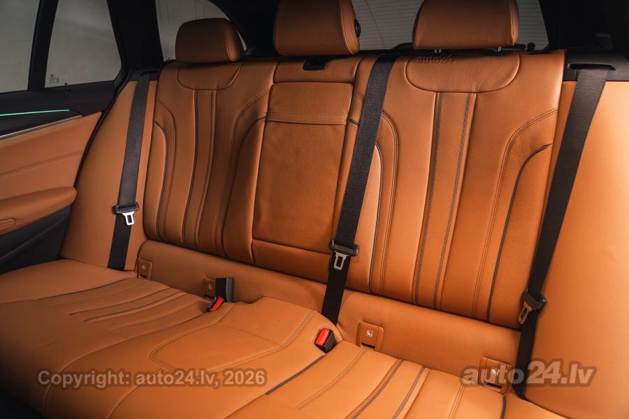 Melns BMW 5 Series 2020 Tallina, ar dzinēja tilpumu 3.00 L un nobraukumu 152 tūkst. km par 35990 €, foto 14 vietnē AUTOMOTO.COM.LV