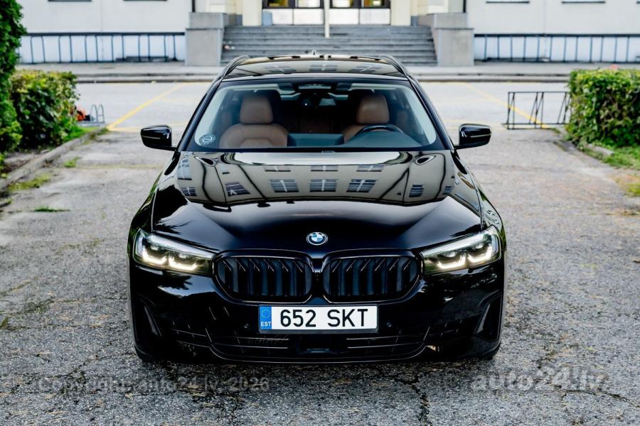Black BMW 5 Series 2020 in Parnu, with an engine capacity of 3.00 L and mileage of 178 thousand km for 22499 €, photo 5 on AUTOMOTO.COM.LV