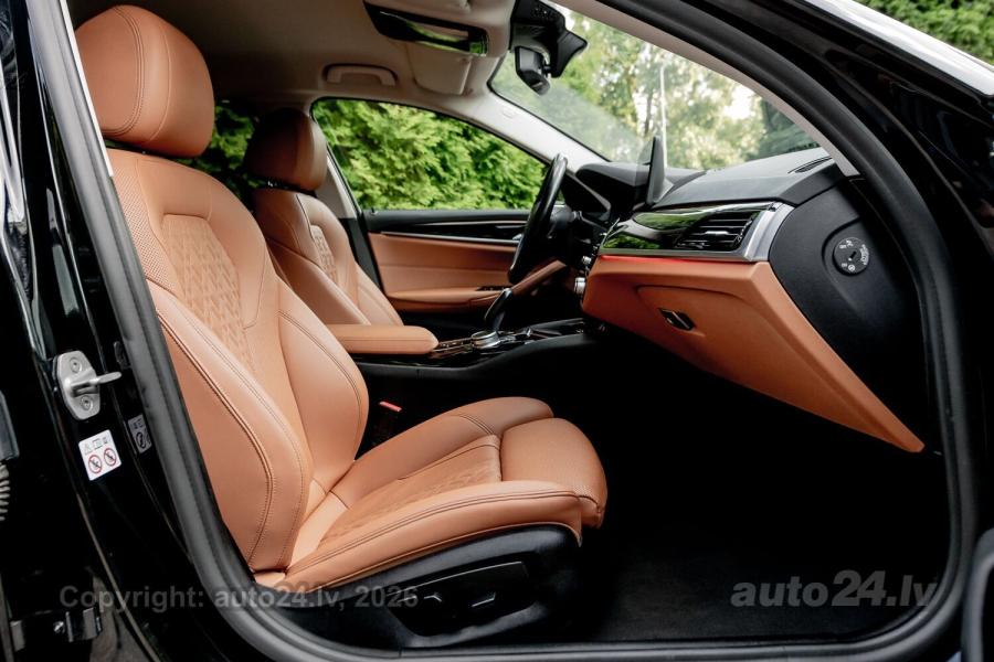 Black BMW 5 Series 2020 in Parnu, with an engine capacity of 3.00 L and mileage of 178 thousand km for 22499 €, photo 15 on AUTOMOTO.COM.LV
