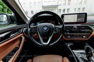 Black BMW 5 Series 2020 in Parnu, with an engine capacity of 3.00 L and mileage of 178 thousand km for 22499 €, photo 19 on AUTOMOTO.COM.LV