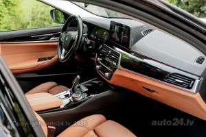 Black BMW 5 Series 2020 in Parnu, with an engine capacity of 3.00 L and mileage of 178 thousand km for 22499 €, photo 20 on AUTOMOTO.COM.LV