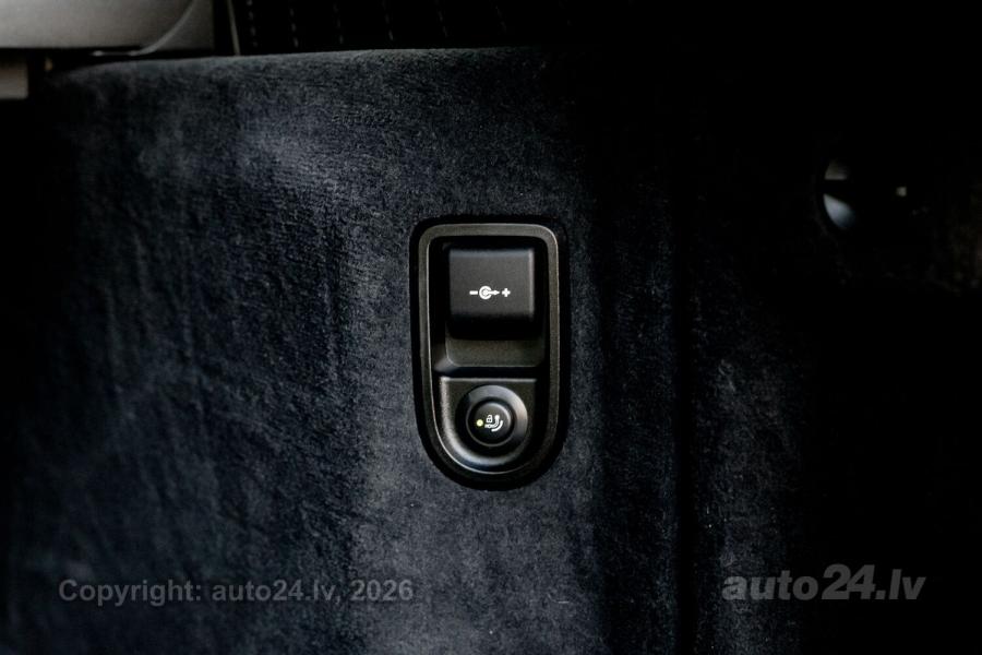 Black BMW 5 Series 2020 in Parnu, with an engine capacity of 3.00 L and mileage of 178 thousand km for 22499 €, photo 29 on AUTOMOTO.COM.LV
