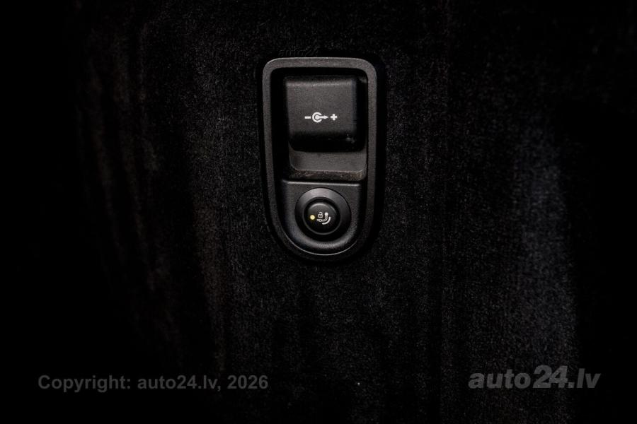 Black BMW 5 Series 2021 in Parnu, with an engine capacity of 2.00 L and mileage of 198 thousand km for 24400 €, photo 22 on AUTOMOTO.COM.LV