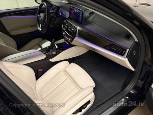 Melns BMW 5 Series 2021 Tallina, ar dzinēja tilpumu 2.00 L un nobraukumu 120 tūkst. km par 28500 €, foto 10 vietnē AUTOMOTO.COM.LV