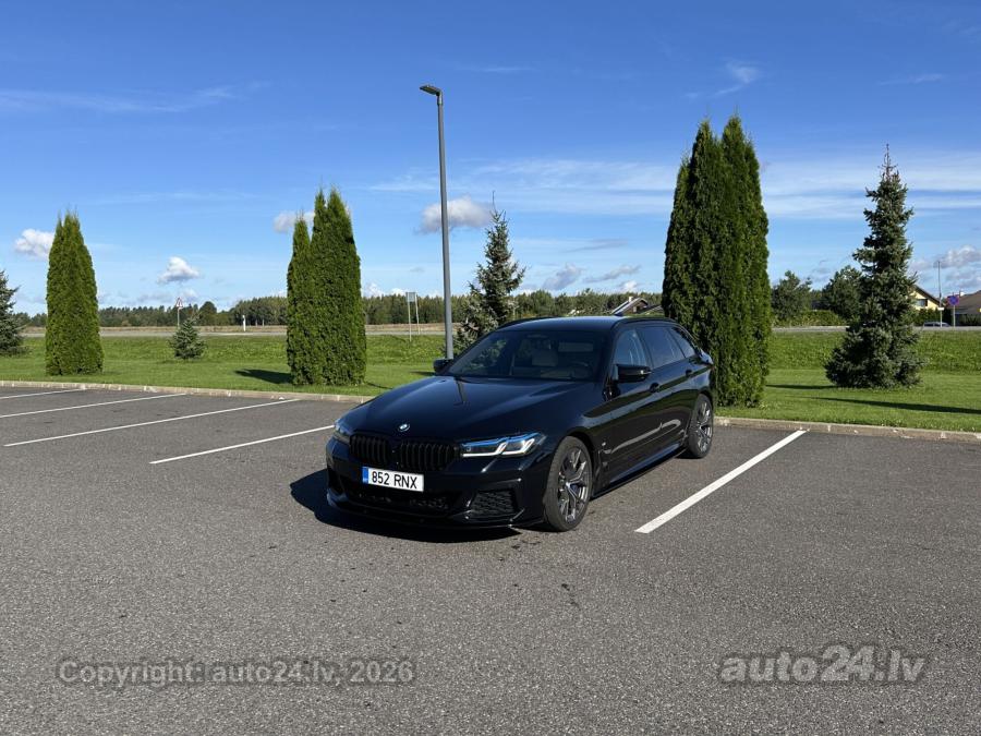 Melns BMW 5 Series 2021 Tartu, ar dzinēja tilpumu 3.00 L un nobraukumu 119 tūkst. km par 40852 €, foto 1 vietnē AUTOMOTO.COM.LV