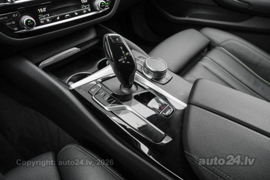 Melns BMW 5 Series 2022 Rīga, ar dzinēja tilpumu 2.00 L un nobraukumu 93 tūkst. km par 31000 €, foto 22 vietnē AUTOMOTO.COM.LV