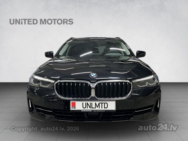 Melns BMW 5 Series 2022 Tallina, ar dzinēja tilpumu 3.00 L un nobraukumu 101 tūkst. km par 33900 €, foto 2 vietnē AUTOMOTO.COM.LV