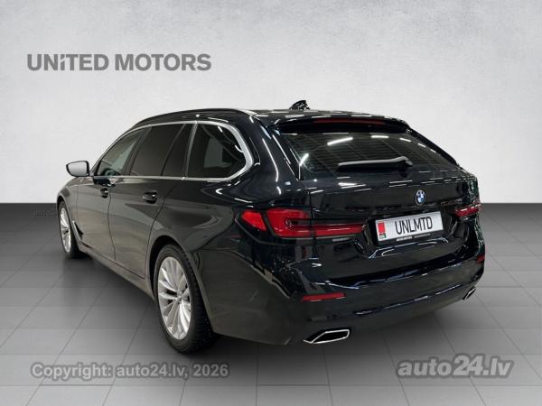 Melns BMW 5 Series 2022 Tallina, ar dzinēja tilpumu 3.00 L un nobraukumu 101 tūkst. km par 33900 €, foto 4 vietnē AUTOMOTO.COM.LV