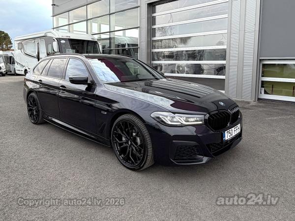 Melns BMW 5 Series 2022 Tallina, ar dzinēja tilpumu 2.00 L un nobraukumu 160 tūkst. km par 33990 €, foto 1 vietnē AUTOMOTO.COM.LV