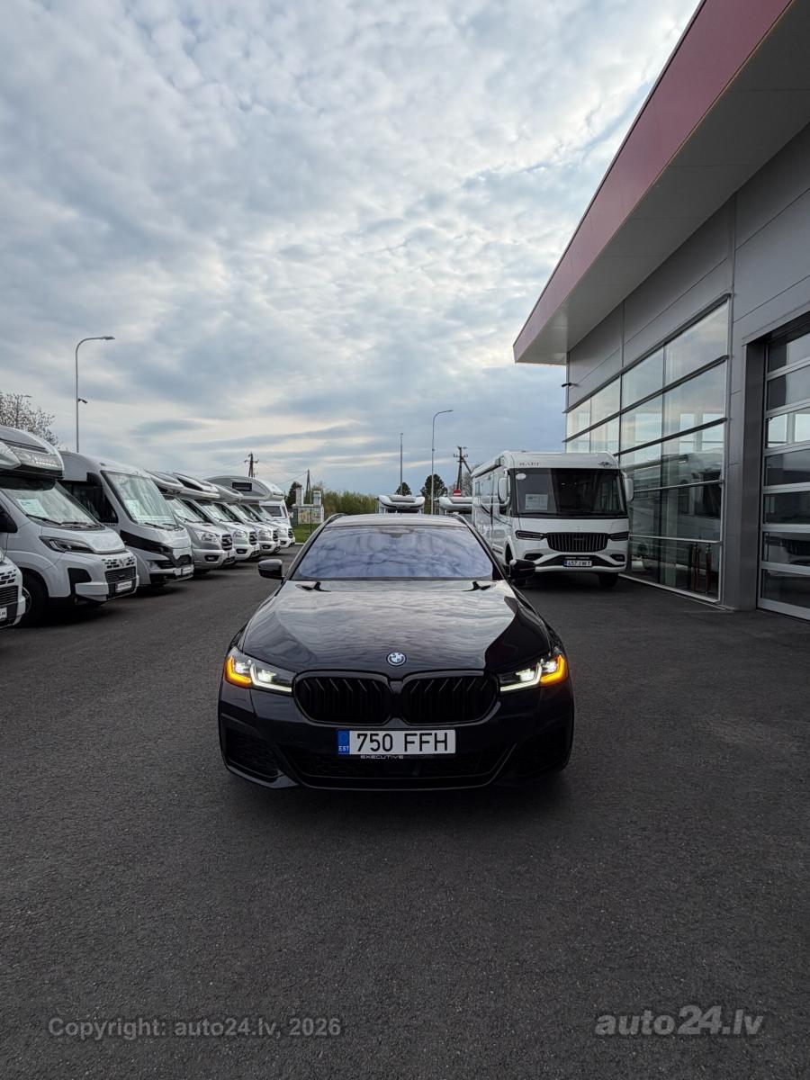 Melns BMW 5 Series 2022 Tallina, ar dzinēja tilpumu 2.00 L un nobraukumu 160 tūkst. km par 33990 €, foto 4 vietnē AUTOMOTO.COM.LV