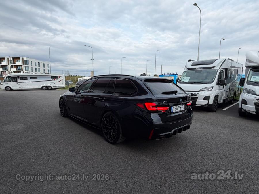 Melns BMW 5 Series 2022 Tallina, ar dzinēja tilpumu 2.00 L un nobraukumu 160 tūkst. km par 33990 €, foto 6 vietnē AUTOMOTO.COM.LV
