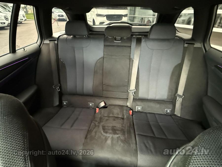Melns BMW 5 Series 2022 Tallina, ar dzinēja tilpumu 2.00 L un nobraukumu 160 tūkst. km par 33990 €, foto 12 vietnē AUTOMOTO.COM.LV