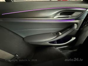 Melns BMW 5 Series 2022 Tallina, ar dzinēja tilpumu 2.00 L un nobraukumu 160 tūkst. km par 33990 €, foto 14 vietnē AUTOMOTO.COM.LV