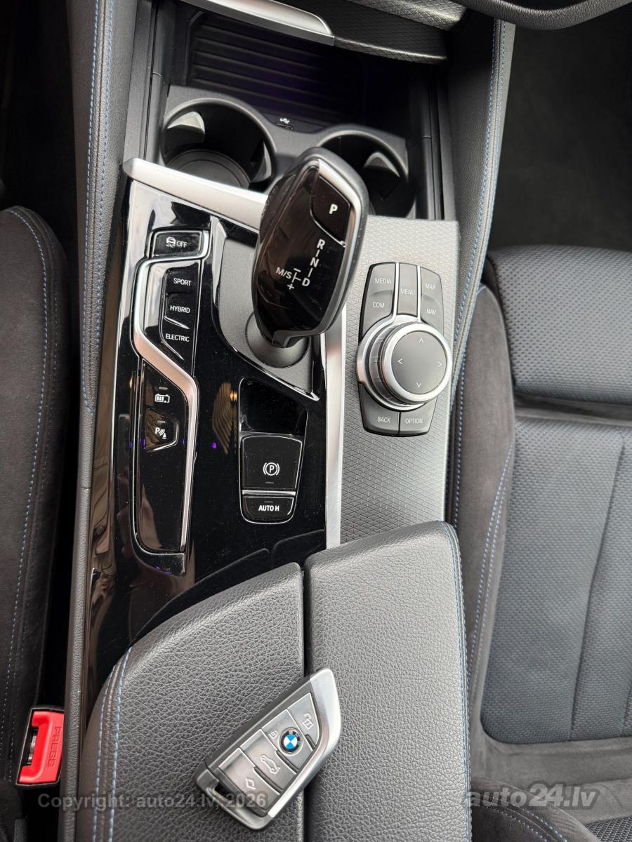 Melns BMW 5 Series 2022 Tallina, ar dzinēja tilpumu 2.00 L un nobraukumu 160 tūkst. km par 33990 €, foto 16 vietnē AUTOMOTO.COM.LV