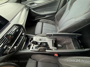 Melns BMW 5 Series 2022 Tallina, ar dzinēja tilpumu 2.00 L un nobraukumu 160 tūkst. km par 33990 €, foto 17 vietnē AUTOMOTO.COM.LV