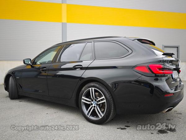 Melns BMW 5 Series 2022 Tallina, ar dzinēja tilpumu 2.00 L un nobraukumu 107 tūkst. km par 31500 €, foto 8 vietnē AUTOMOTO.COM.LV