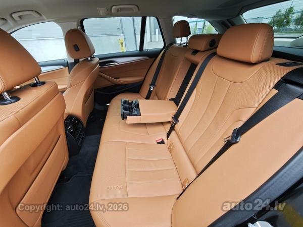 Melns BMW 5 Series 2022 Tallina, ar dzinēja tilpumu 2.00 L un nobraukumu 107 tūkst. km par 31500 €, foto 10 vietnē AUTOMOTO.COM.LV