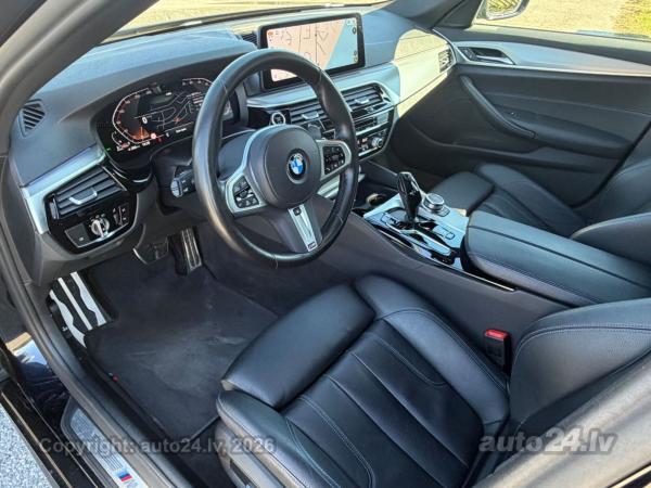 Melns BMW 5 Series 2022 Tallina, ar dzinēja tilpumu 3.00 L un nobraukumu 109 tūkst. km par 38900 €, foto 8 vietnē AUTOMOTO.COM.LV
