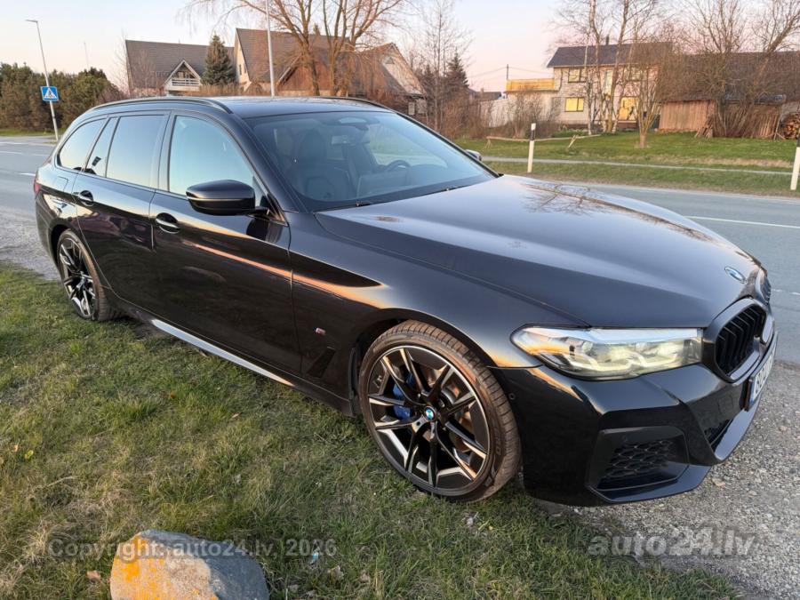 Melns BMW 5 Series 2022 Tallina, ar dzinēja tilpumu 3.00 L un nobraukumu 109 tūkst. km par 38900 €, foto 3 vietnē AUTOMOTO.COM.LV