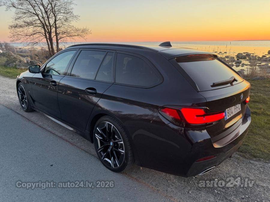 Melns BMW 5 Series 2022 Tallina, ar dzinēja tilpumu 3.00 L un nobraukumu 109 tūkst. km par 38900 €, foto 4 vietnē AUTOMOTO.COM.LV
