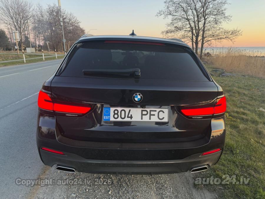 Melns BMW 5 Series 2022 Tallina, ar dzinēja tilpumu 3.00 L un nobraukumu 109 tūkst. km par 38900 €, foto 7 vietnē AUTOMOTO.COM.LV