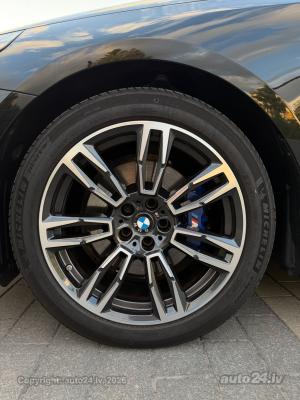 Black BMW 5 Series 2024 in Tallinn, with an engine capacity of 2.00 L and mileage of 65 thousand km for 54500 €, photo 11 on AUTOMOTO.COM.LV