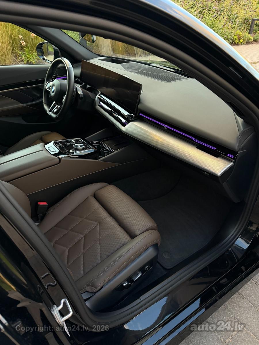 Black BMW 5 Series 2024 in Tallinn, with an engine capacity of 2.00 L and mileage of 65 thousand km for 54500 €, photo 13 on AUTOMOTO.COM.LV