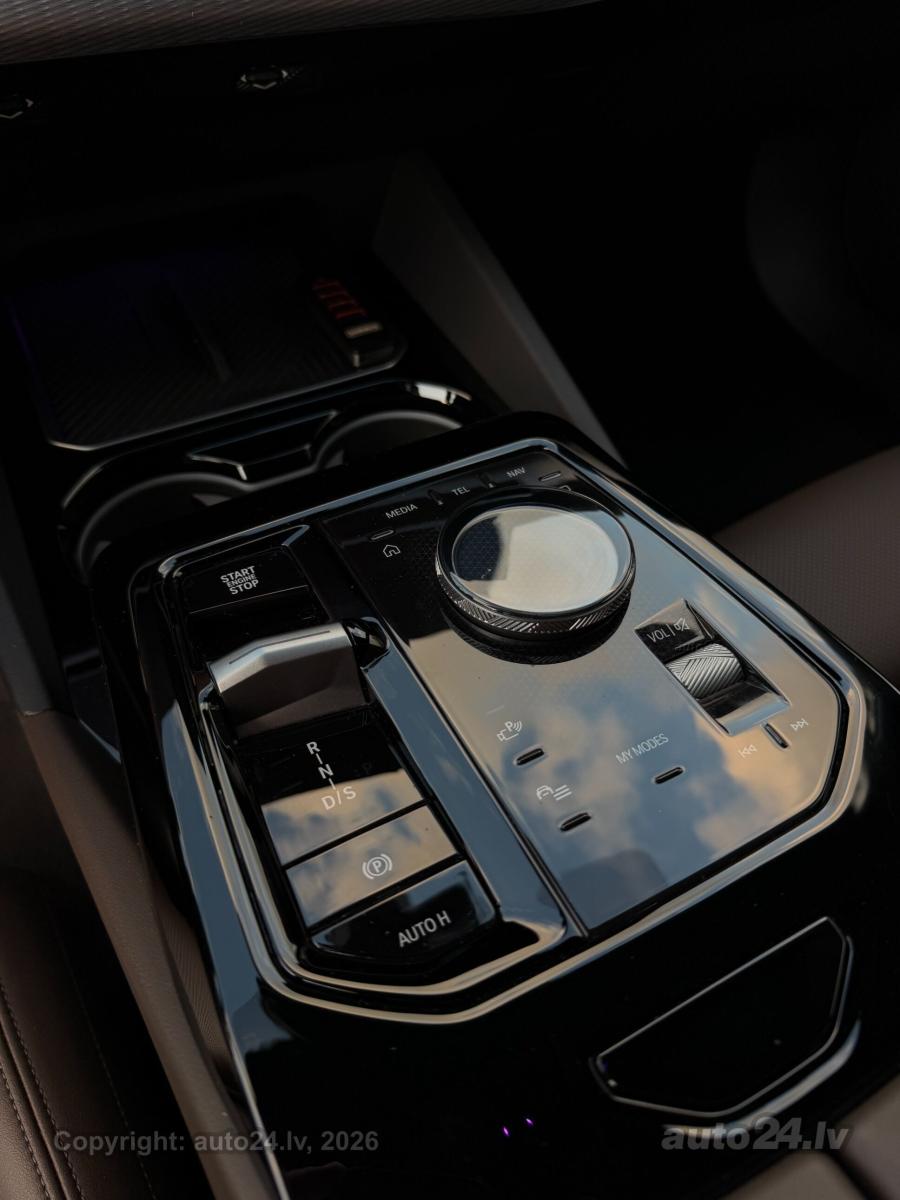 Black BMW 5 Series 2024 in Tallinn, with an engine capacity of 2.00 L and mileage of 65 thousand km for 54500 €, photo 17 on AUTOMOTO.COM.LV