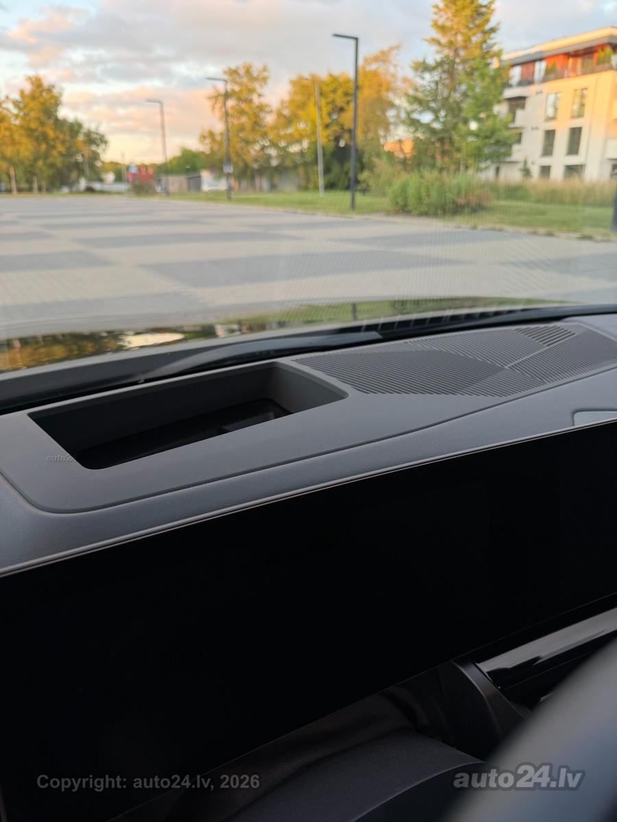 Black BMW 5 Series 2024 in Tallinn, with an engine capacity of 2.00 L and mileage of 65 thousand km for 54500 €, photo 24 on AUTOMOTO.COM.LV