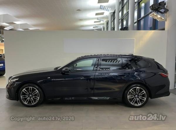 Melns BMW 5 Series 2025 Tallina, ar dzinēja tilpumu 2.00 L un nobraukumu 15 tūkst. km par 65990 €, foto 2 vietnē AUTOMOTO.COM.LV