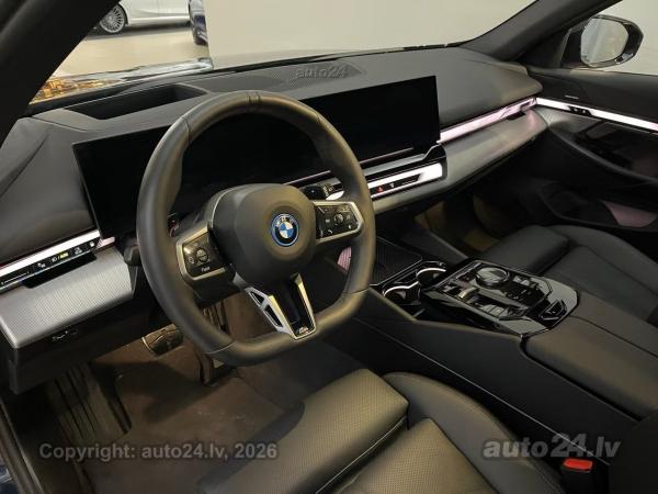 Melns BMW 5 Series 2025 Tallina, ar dzinēja tilpumu 2.00 L un nobraukumu 15 tūkst. km par 65990 €, foto 4 vietnē AUTOMOTO.COM.LV