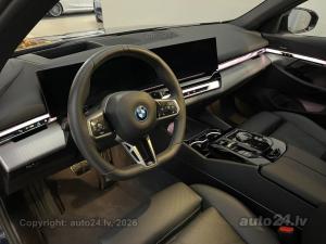 Melns BMW 5 Series 2025 Tallina, ar dzinēja tilpumu 2.00 L un nobraukumu 15 tūkst. km par 65990 €, foto 5 vietnē AUTOMOTO.COM.LV