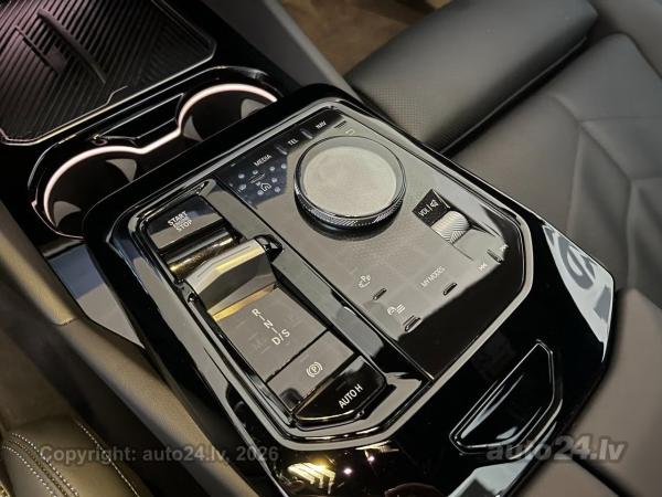 Melns BMW 5 Series 2025 Tallina, ar dzinēja tilpumu 2.00 L un nobraukumu 15 tūkst. km par 65990 €, foto 7 vietnē AUTOMOTO.COM.LV