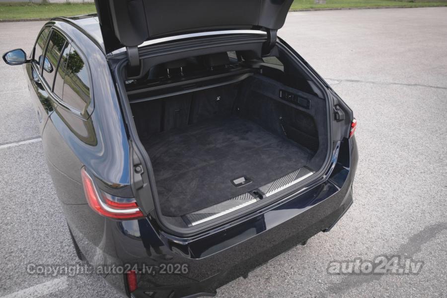 Melns BMW 5 Series 2025 Tartu, ar dzinēja tilpumu 2.00 L un nobraukumu 27 tūkst. km par 62000 €, foto 15 vietnē AUTOMOTO.COM.LV
