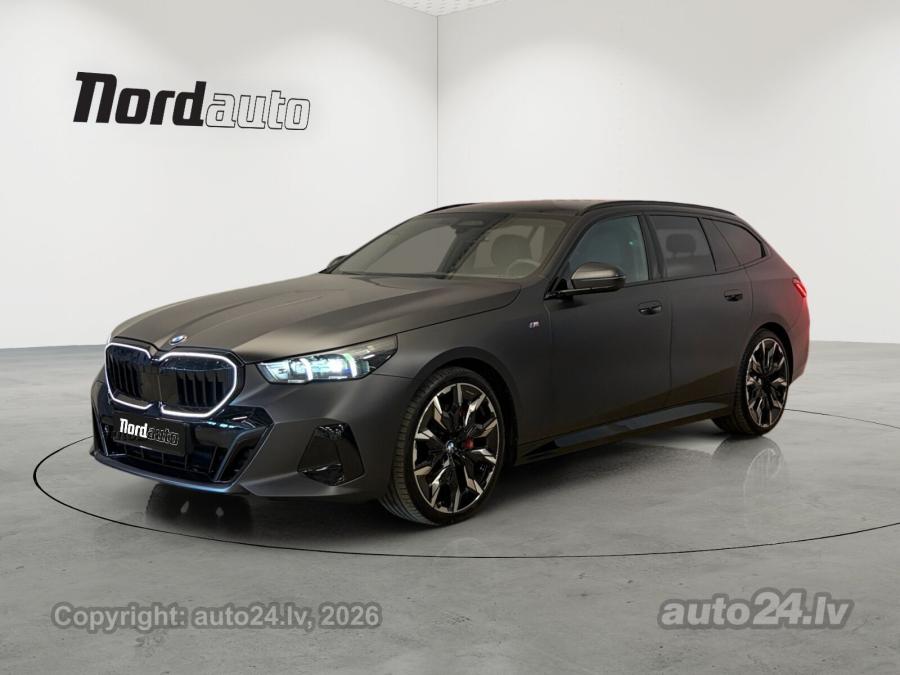Melns BMW 5 Series 2025 Tallina, ar dzinēja tilpumu 3.00 L un nobraukumu 19 tūkst. km par 74400 €, foto 1 vietnē AUTOMOTO.COM.LV