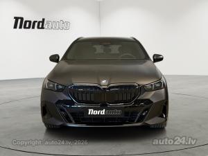 Melns BMW 5 Series 2025 Tallina, ar dzinēja tilpumu 3.00 L un nobraukumu 19 tūkst. km par 74400 €, foto 4 vietnē AUTOMOTO.COM.LV