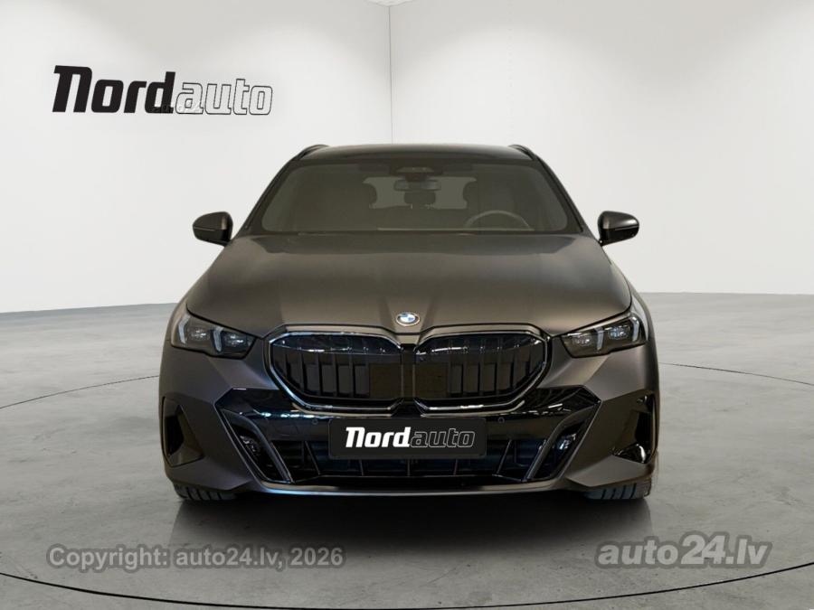 Melns BMW 5 Series 2025 Tallina, ar dzinēja tilpumu 3.00 L un nobraukumu 19 tūkst. km par 74400 €, foto 4 vietnē AUTOMOTO.COM.LV