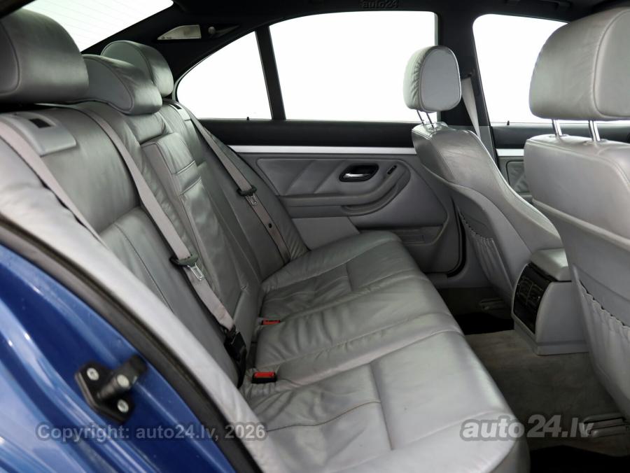 Blue BMW 5 Series 2001 in Tallinn, with an engine capacity of 2.90 L and mileage of 389 thousand km for 999 €, photo 8 on AUTOMOTO.COM.LV