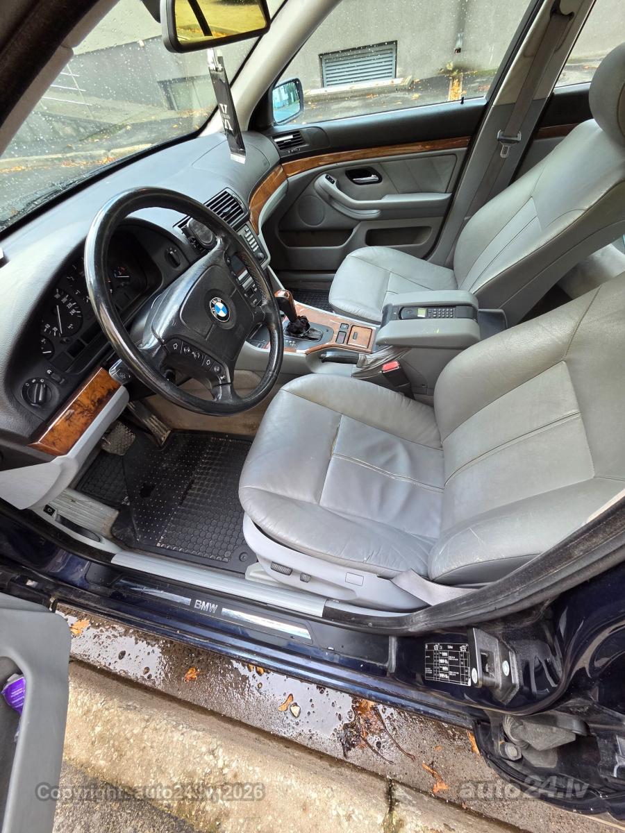 Zils BMW 5 Series 2001 Pērnava, ar dzinēja tilpumu 2.90 L un nobraukumu 251 tūkst. km par 4000 €, foto 7 vietnē AUTOMOTO.COM.LV