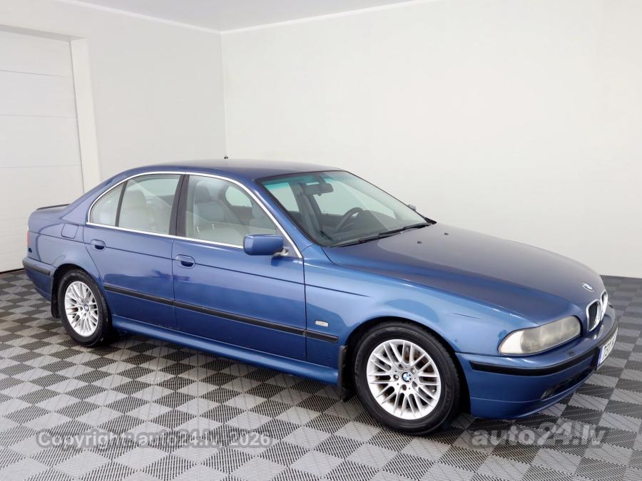 Zils BMW 5 Series 2002 Tallina, ar dzinēja tilpumu 2.50 L un nobraukumu 298 tūkst. km par 2299 €, foto 1 vietnē AUTOMOTO.COM.LV