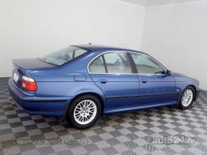 Zils BMW 5 Series 2002 Tallina, ar dzinēja tilpumu 2.50 L un nobraukumu 298 tūkst. km par 2299 €, foto 4 vietnē AUTOMOTO.COM.LV