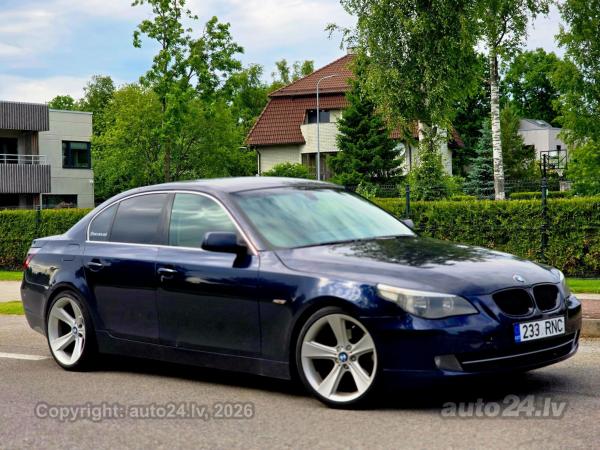 Zils BMW 5 Series 2004 Tallina, ar dzinēja tilpumu 3.00 L un nobraukumu 440 tūkst. km par 3990 €, foto 1 vietnē AUTOMOTO.COM.LV