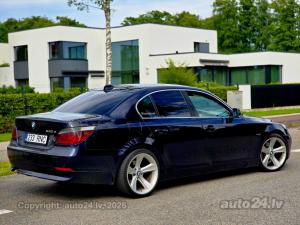 Zils BMW 5 Series 2004 Tallina, ar dzinēja tilpumu 3.00 L un nobraukumu 440 tūkst. km par 3990 €, foto 5 vietnē AUTOMOTO.COM.LV