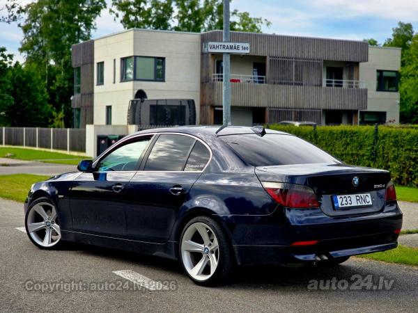 Zils BMW 5 Series 2004 Tallina, ar dzinēja tilpumu 3.00 L un nobraukumu 440 tūkst. km par 3990 €, foto 6 vietnē AUTOMOTO.COM.LV