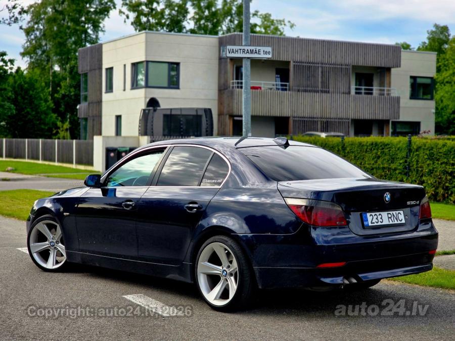 Zils BMW 5 Series 2004 Tallina, ar dzinēja tilpumu 3.00 L un nobraukumu 440 tūkst. km par 3990 €, foto 7 vietnē AUTOMOTO.COM.LV