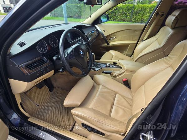 Zils BMW 5 Series 2004 Tallina, ar dzinēja tilpumu 3.00 L un nobraukumu 440 tūkst. km par 3990 €, foto 7 vietnē AUTOMOTO.COM.LV