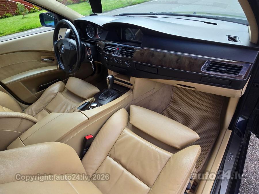 Zils BMW 5 Series 2004 Tallina, ar dzinēja tilpumu 3.00 L un nobraukumu 440 tūkst. km par 3990 €, foto 10 vietnē AUTOMOTO.COM.LV