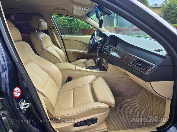Zils BMW 5 Series 2004 Tallina, ar dzinēja tilpumu 3.00 L un nobraukumu 440 tūkst. km par 3990 €, foto 10 vietnē AUTOMOTO.COM.LV